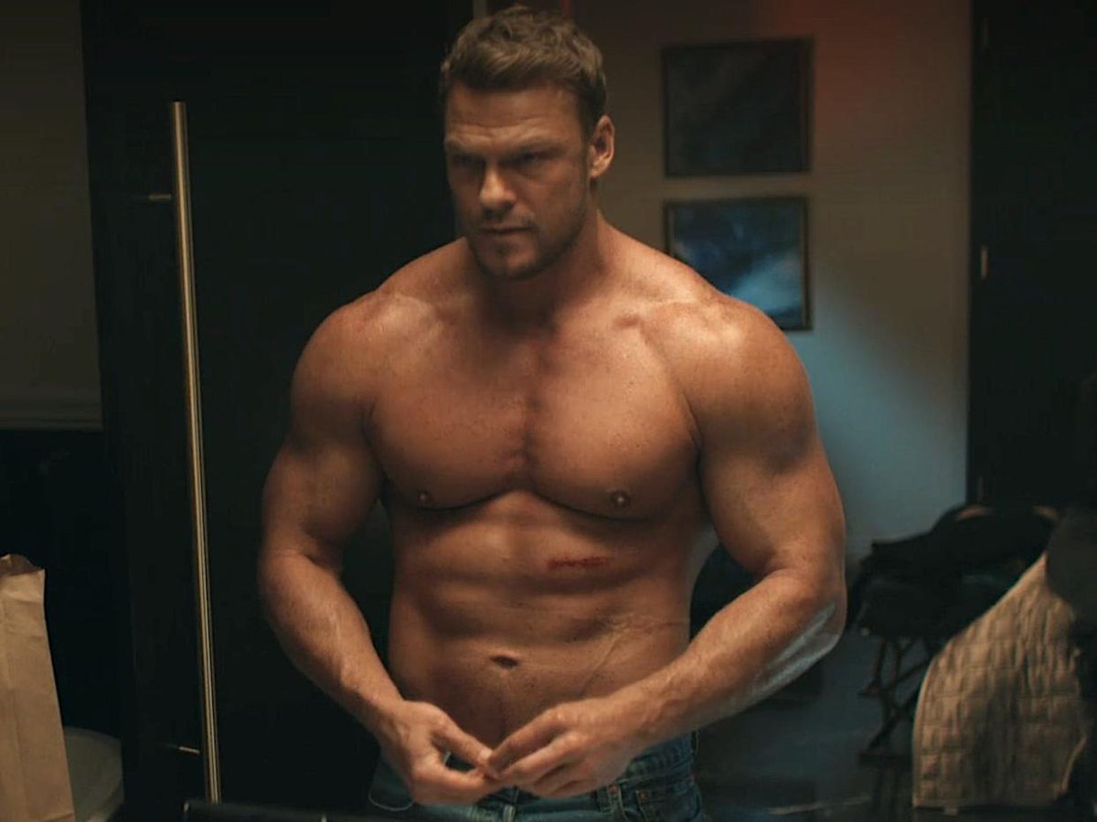 Fans Can't Believe Alan Ritchson Got Knocked Out Filming Reacher's ...