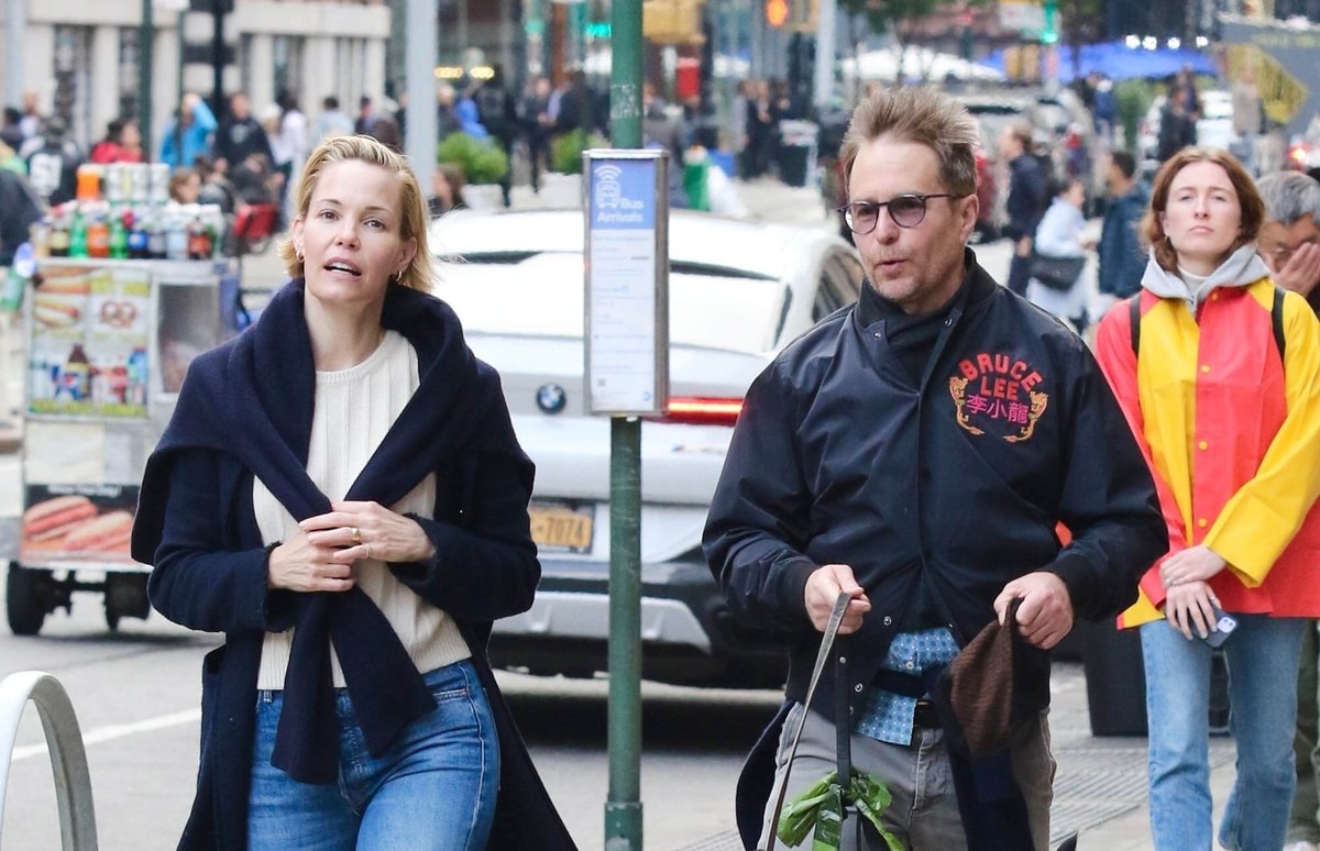 Leslie Bibb Clears the Air on Sam Rockwell's Surprise White Lotus Cameo ...