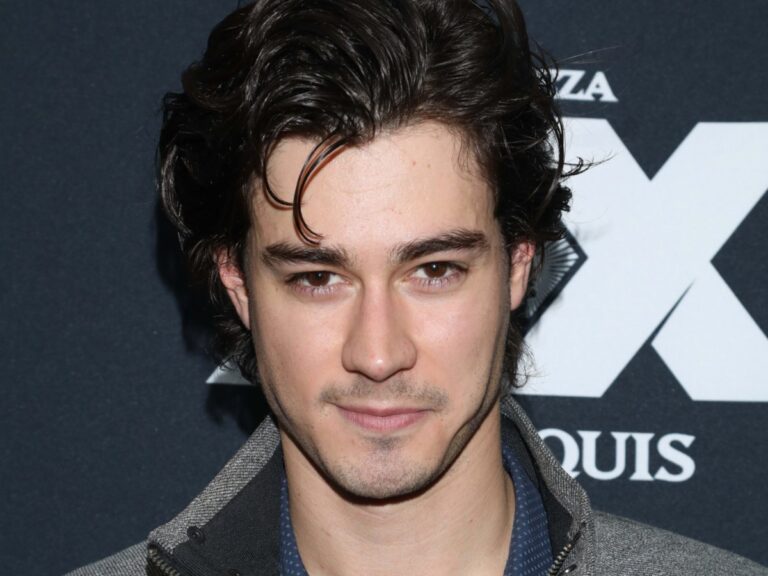 Warner Bros Shakeup Sparks Netflix vs Paramount Showdown - Celebrity Storm