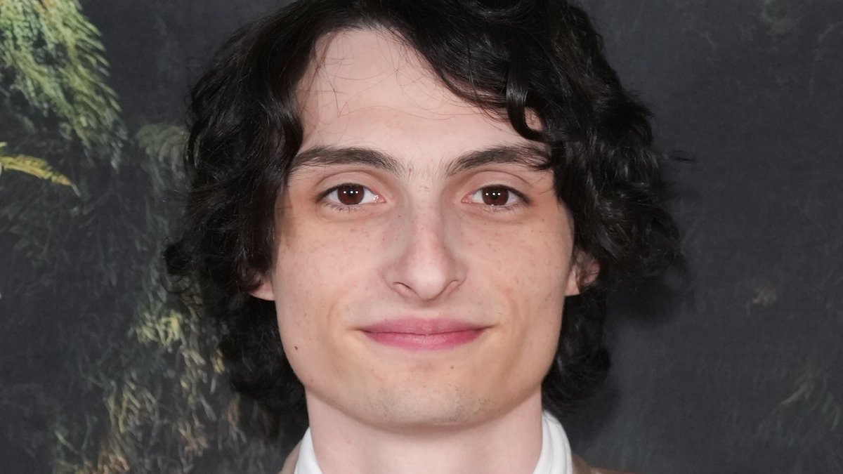 Finn Wolfhard’s Bold Buzz Cut Shakes Up Stranger Things Finale Prep ...