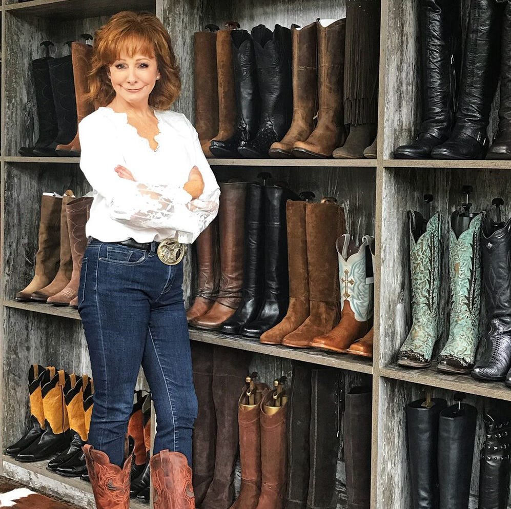 Reba McEntire Shines in Sequin Boots at 2025 ACM Awards - Celebrity Storm