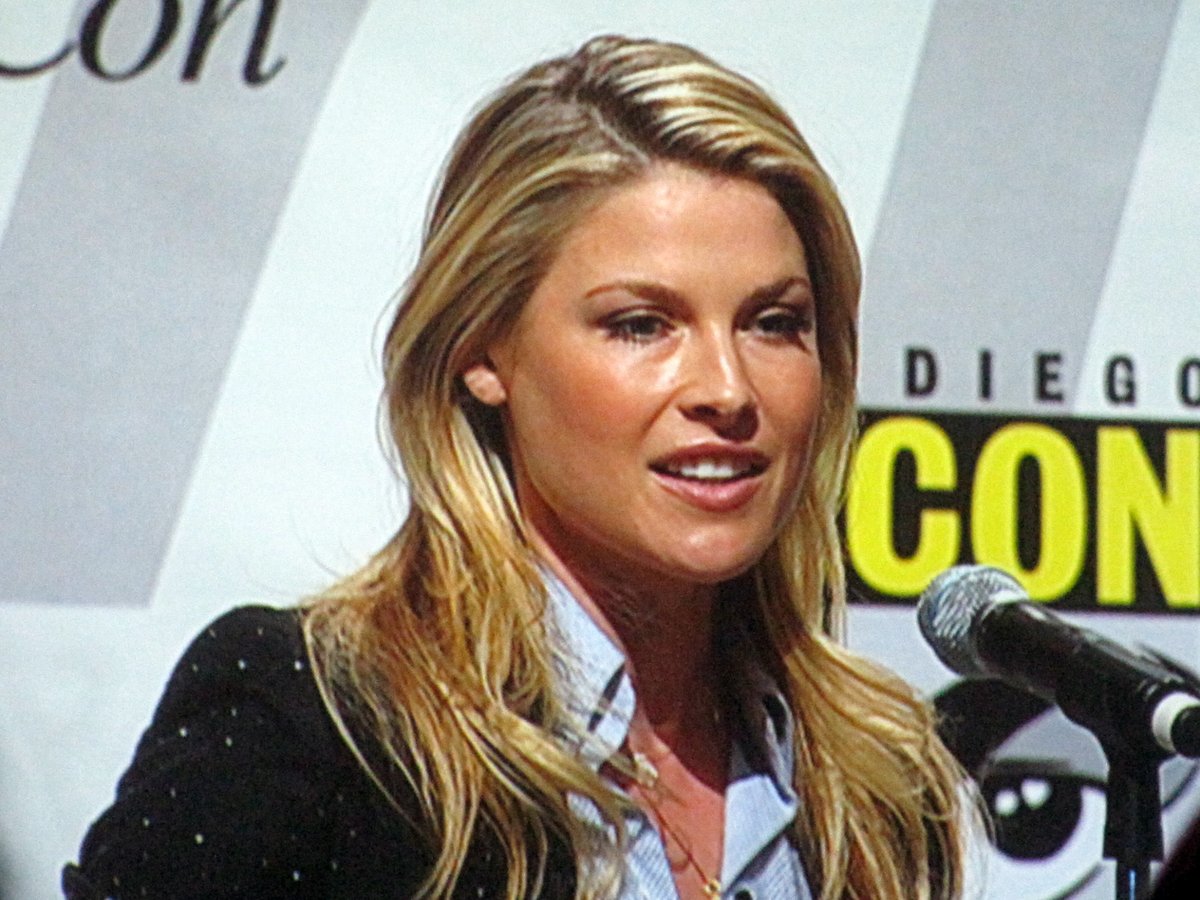 Ali Larter’s 4:30 AM Grind Sparks Fitness Frenzy Boss Energy on Landman ...