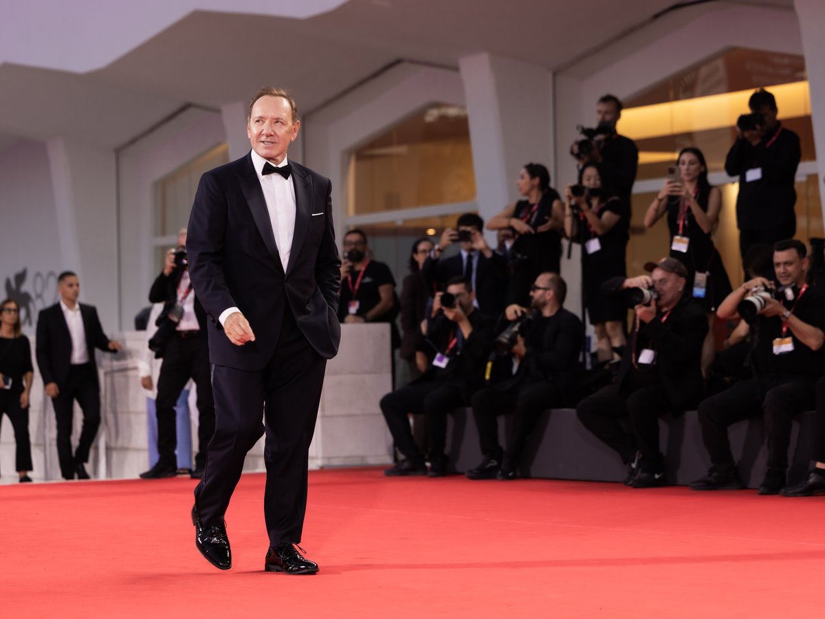 Cyprus Lounge Singer Fallout: Spacey Says He Is Homeless While Eyeing a ...