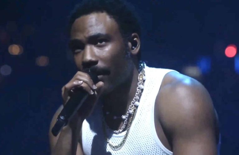 Barry Manilow Reveals Cancer Surgery and Reschedules Shows in a Quiet ...