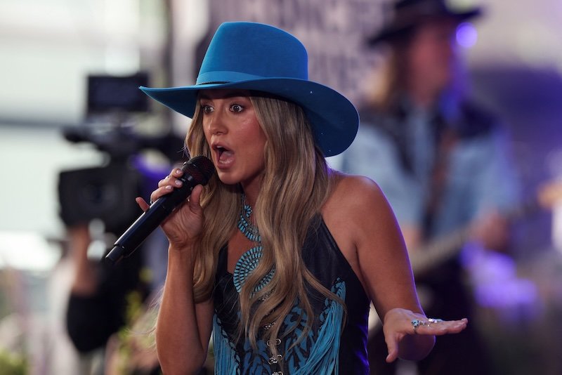 Lainey Wilson Wins 2025 CMA Entertainer of the Year in Dramatic Night ...