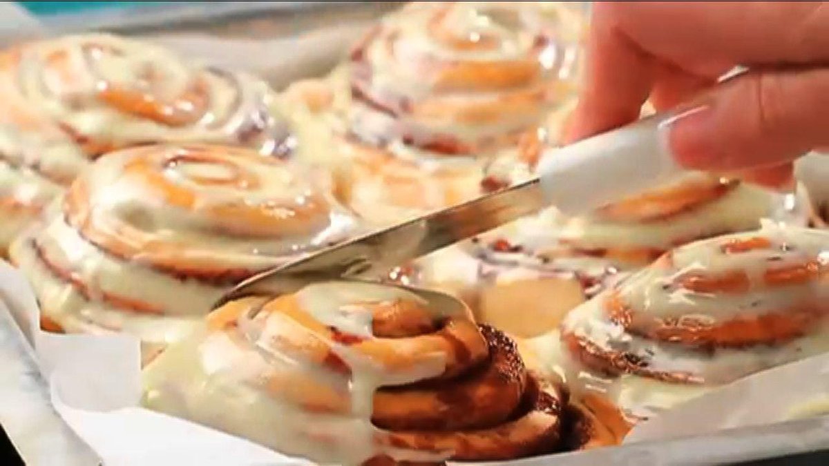 Cinnabon Employee Fired After N-Word Incident Body Cam Footage Reveals ...