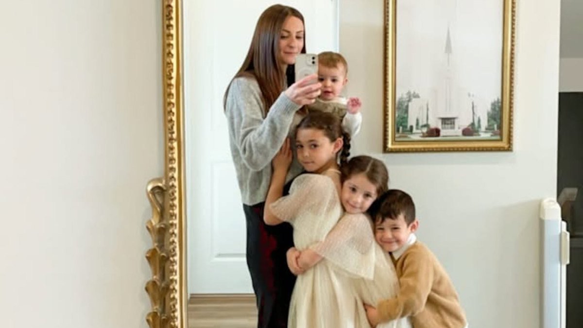 Devastation on Christmas: Melissa Mae Carlton Reveals Daughter Molly Dies - Celebrity Storm