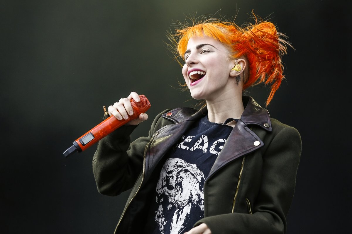 Hayley Williams Opens Up About Dark Mental Health Struggles - Celebrity ...