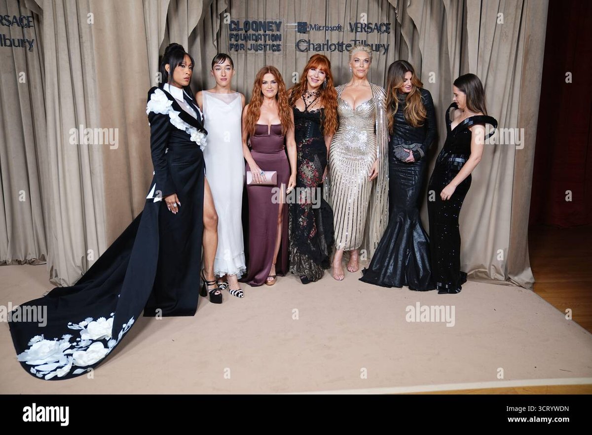 Isla Fisher Honors Sophie Kinsella with Heartfelt Tribute - Celebrity Storm