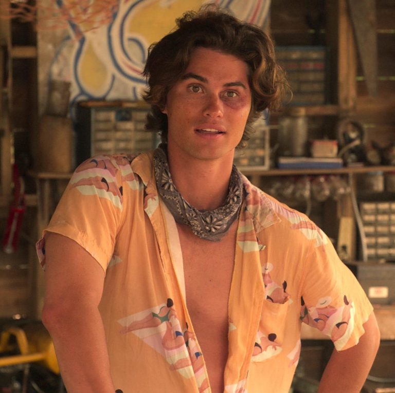 Carrie Fisher Lives On Through Billie Lourd’s Holiday Magic - Celebrity ...