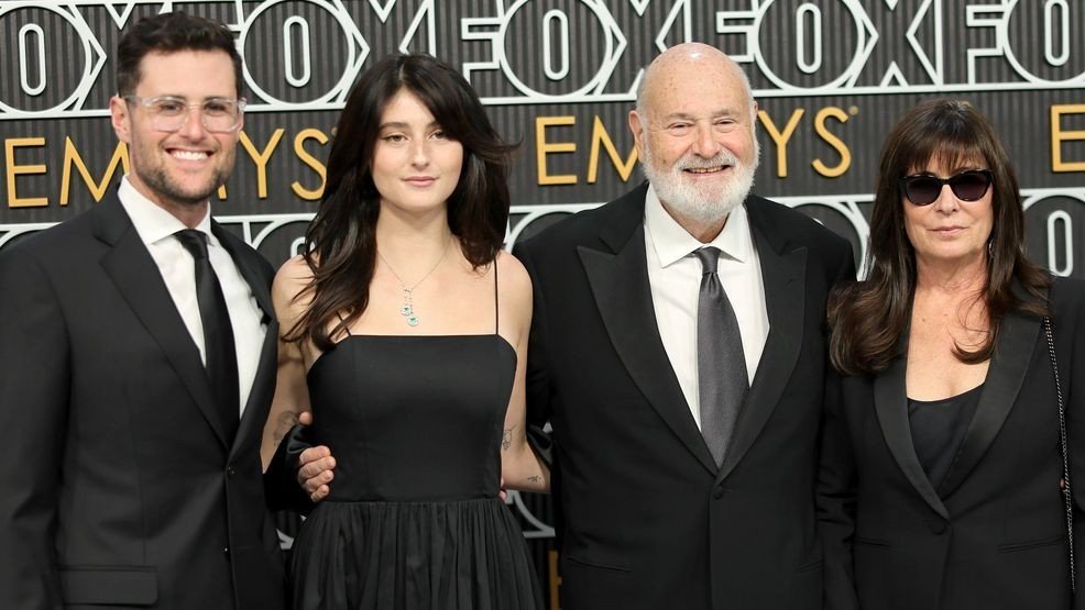 Romy Reiner Faces Grieving Beach Walk After Parents’ Slayings: Silent ...