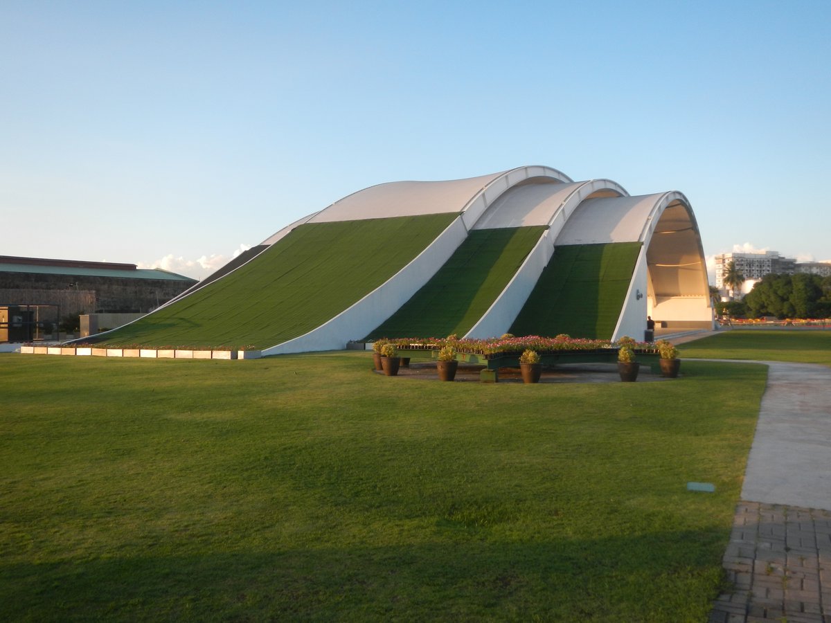 Arena-Sized Revival Teased as Bailey and Grande Eye Sunday in the Park ...