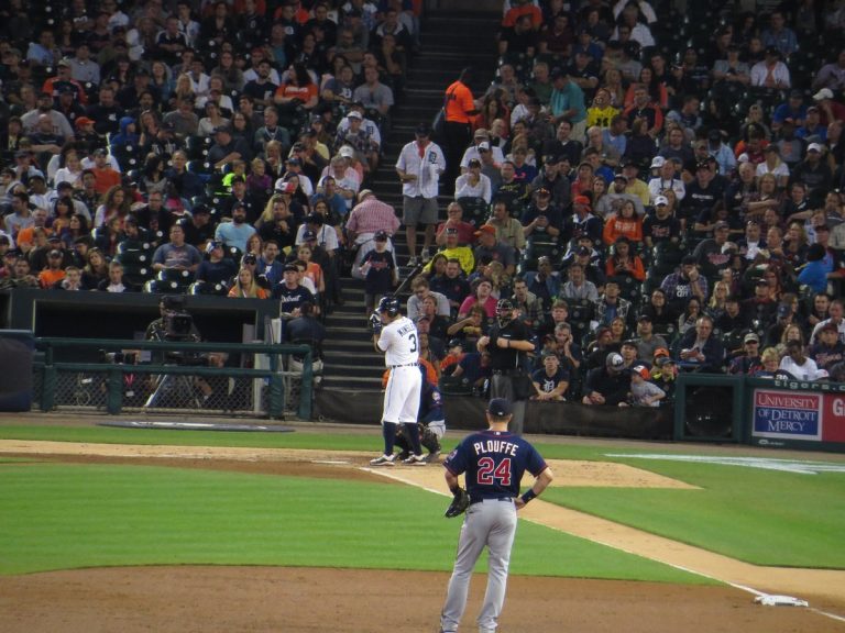 Houston Model Identified in Desmond Scott Makeout Moment Sparks New ...