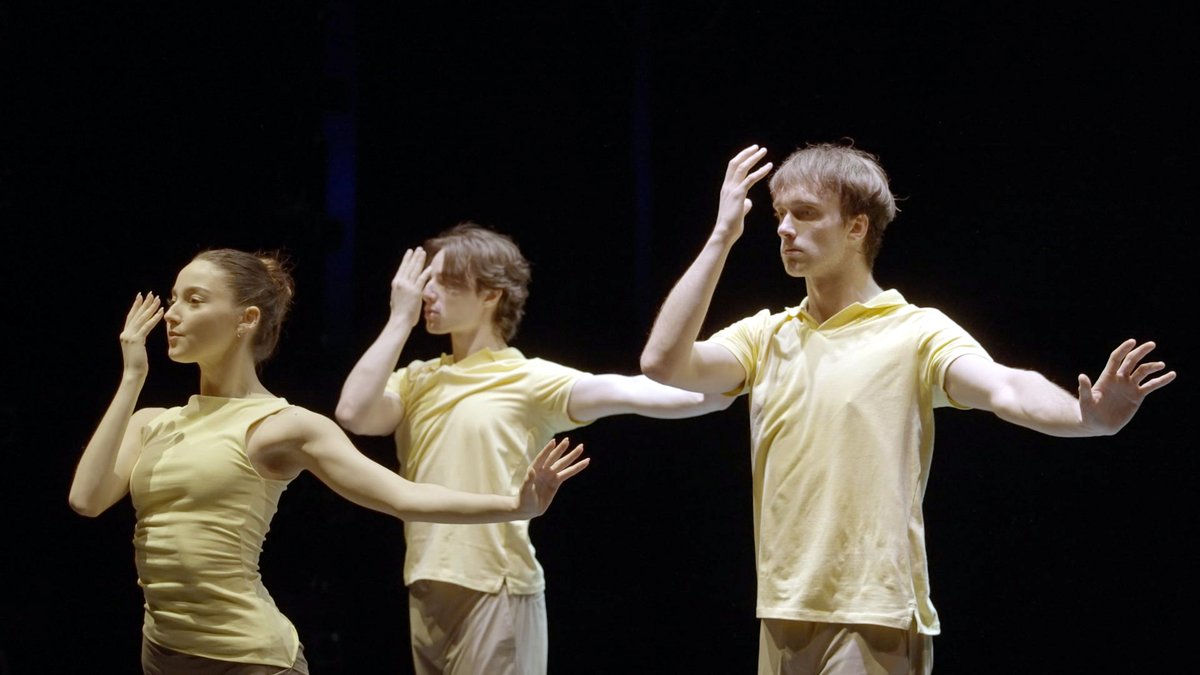 Arnaud shuts down romance questions in blistering fashion - Celebrity Storm