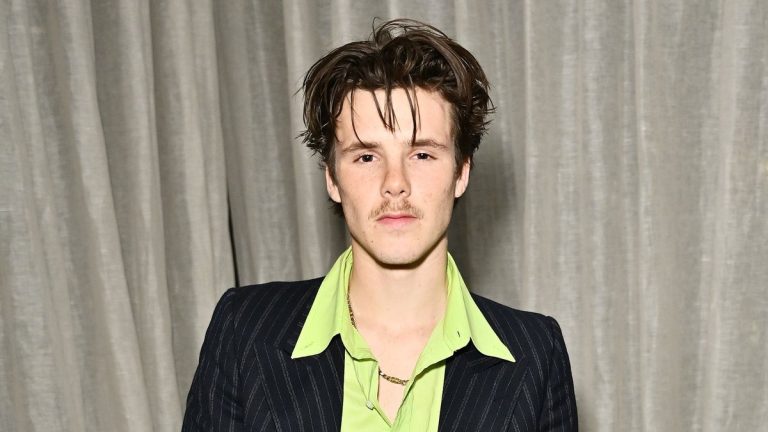 Alexander Skarsgård Clarifies Sexuality Remarks Amid BDSM Film Buzz ...