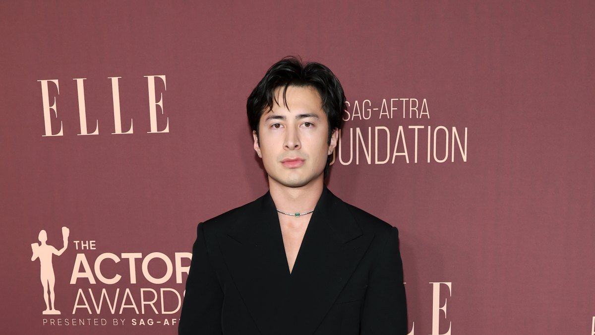 Canadian Heartthrob Builds Mask-Ready Muscle in Secret Gym Routine ...