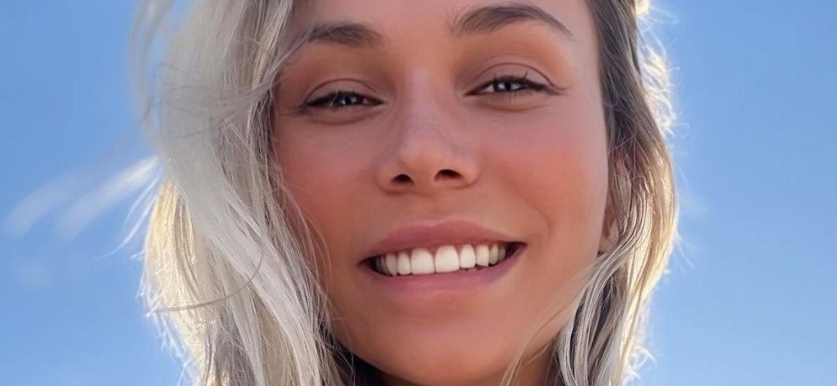 Courtney Stodden Switches to Dark Hair in Bikini Beach Reveal ...