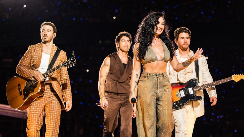 Demi Lovato Drops Jaw-Dropping Bikini Pics After 50-Pound Lose ...