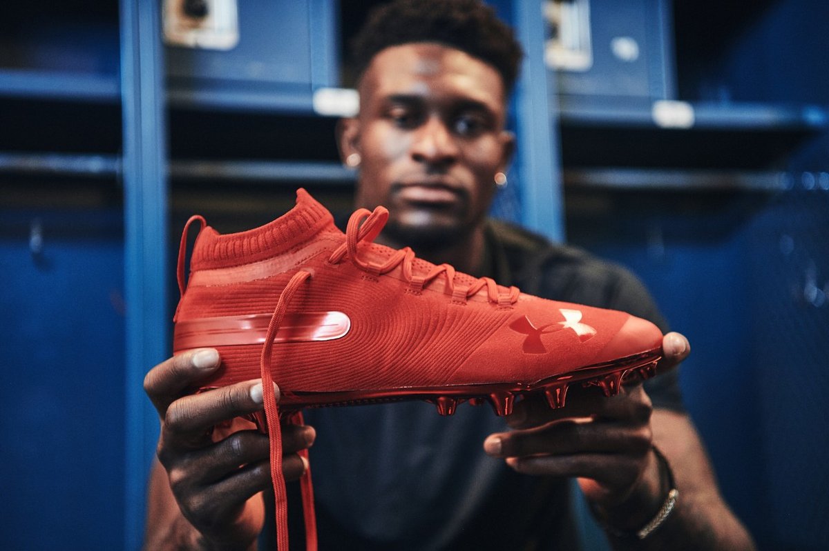 DK Metcalf Gets a Playoff Reboot After Fan Fight Drama - Celebrity Storm