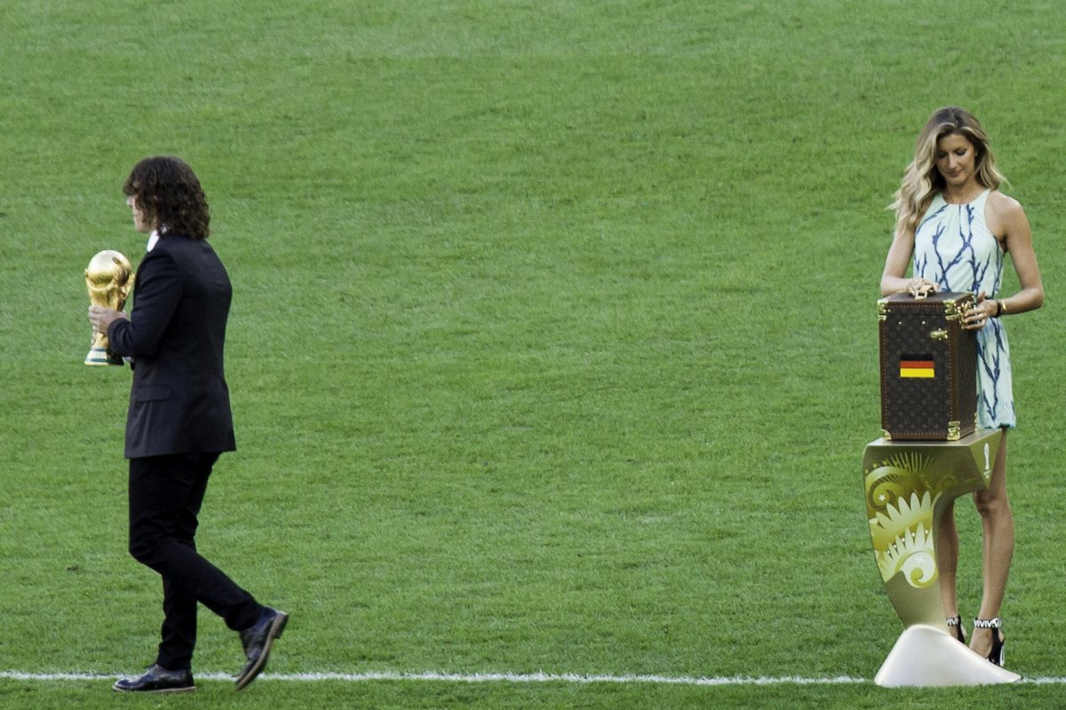 Gisele’s Sweet Family Sneak Peek Sparks New Chapter Sparks - Celebrity ...