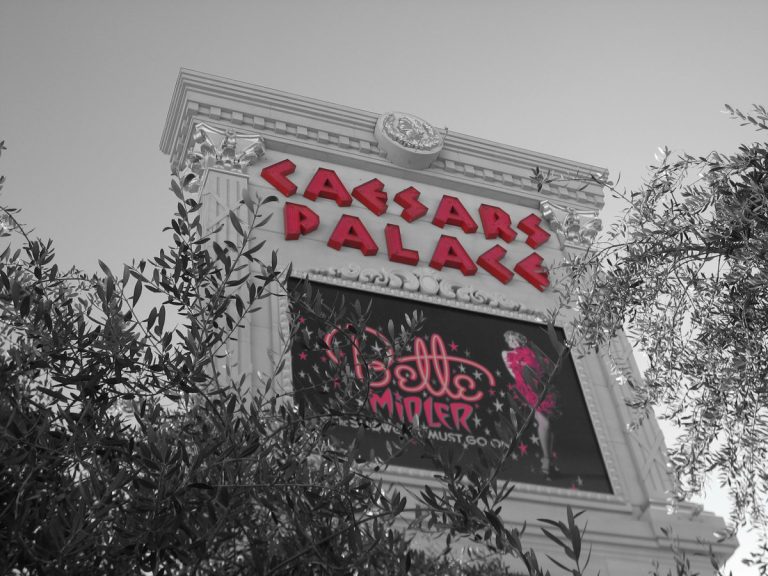 Hailee Steinfeld Shines at Globes as Bills Win Sparks Splashback ...