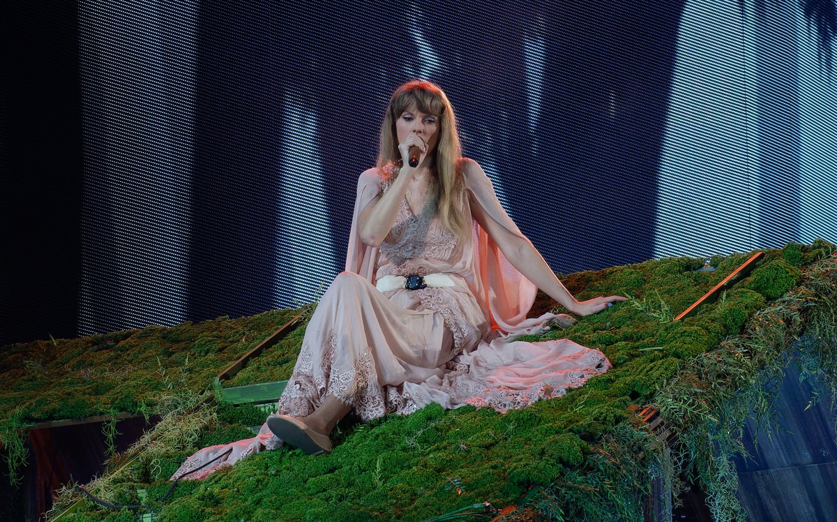 How Taylor Swift’s Mock Revenge Lesson Shaped Donna Kelce on The ...