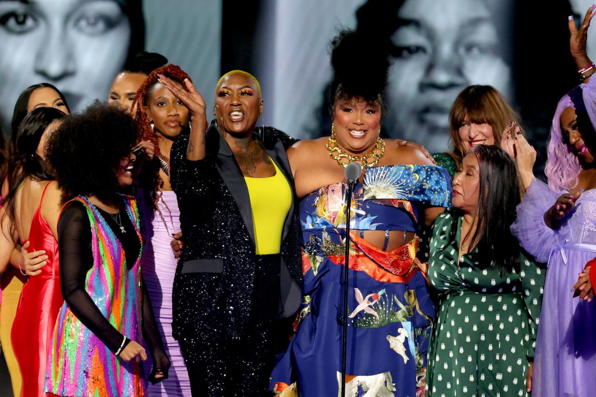 Lizzo Breaks Down Remembering Shirley Raines in Emotional Tribute ...