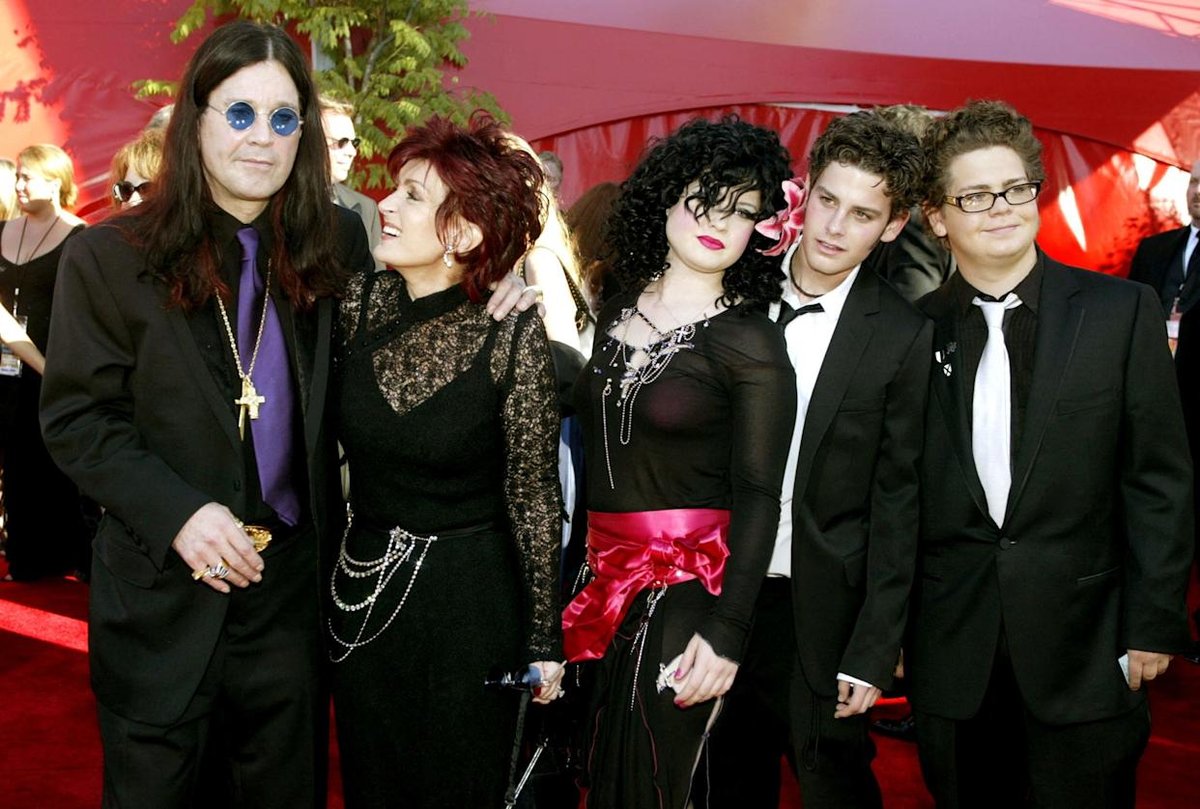 Kelly and Sharon Osbourne On Edge as Grief Sparks Worrying Health ...