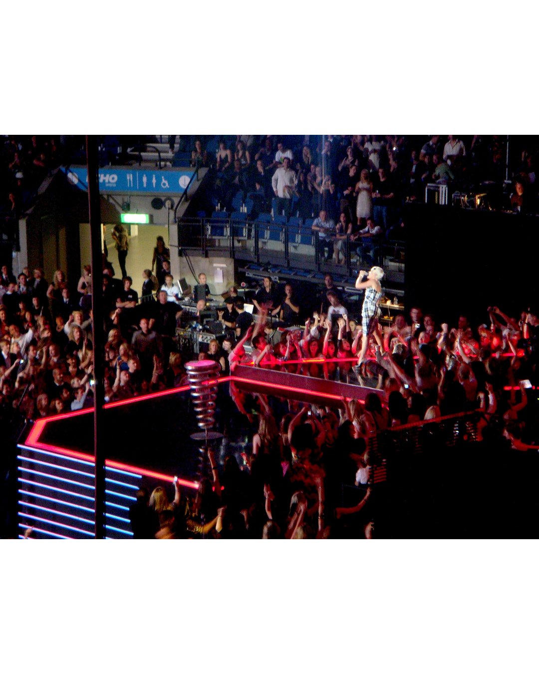P!nk's Tony Awards Opener Was a Masterclass in Showmanship and Grit ...